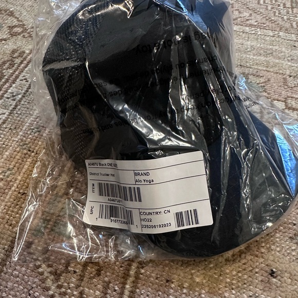 ALO Yoga | Accessories | Alo Yoga Black Trucker Hat | Poshmark